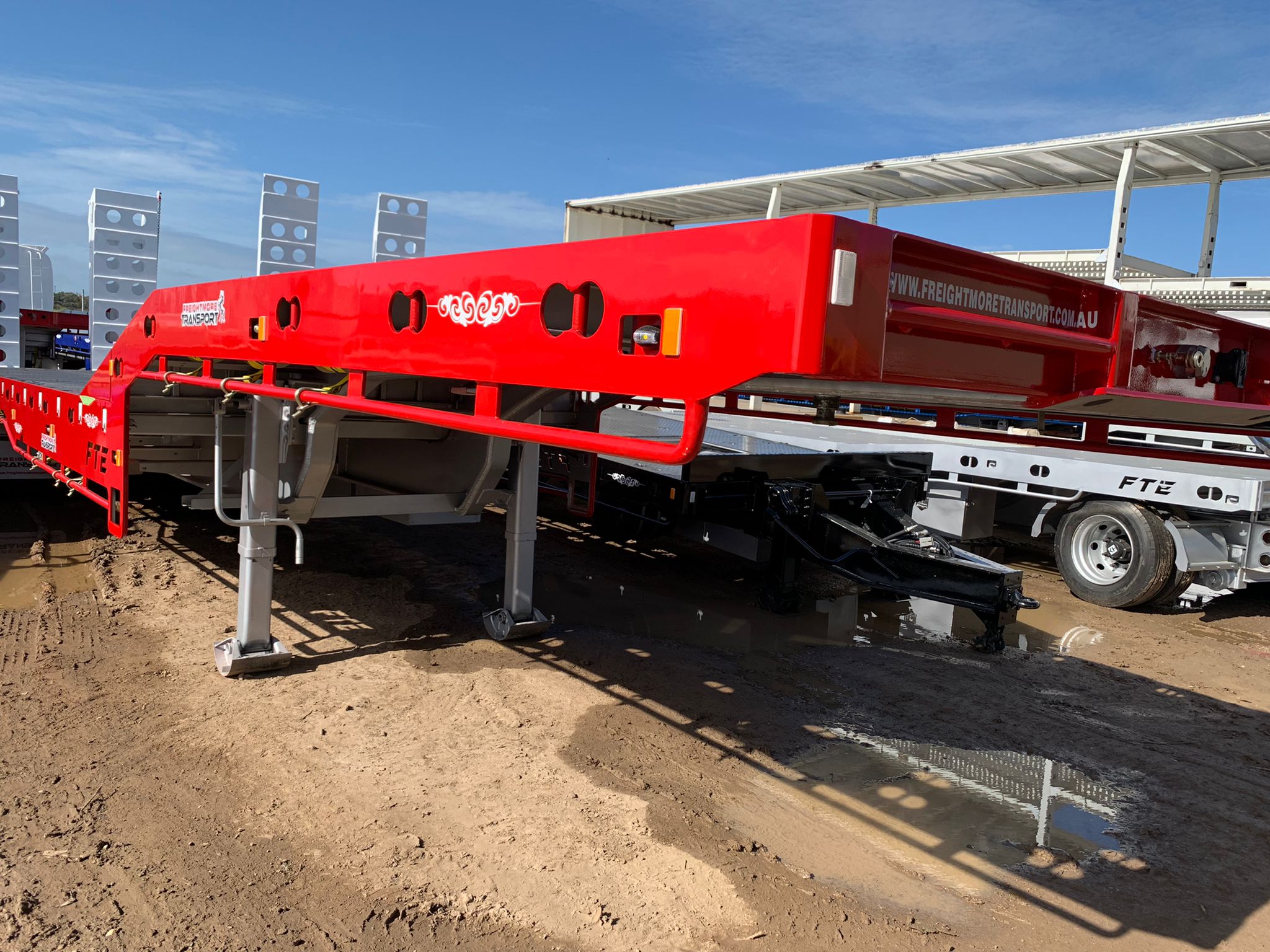 DROP DECK Out Riggers – Freightmore Transport